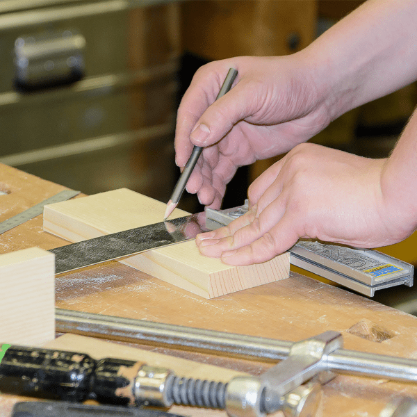 วิธีใช้เลื่อยมือ ตัดไม้อัดให้ตรง (Hand Saw) : ATTA